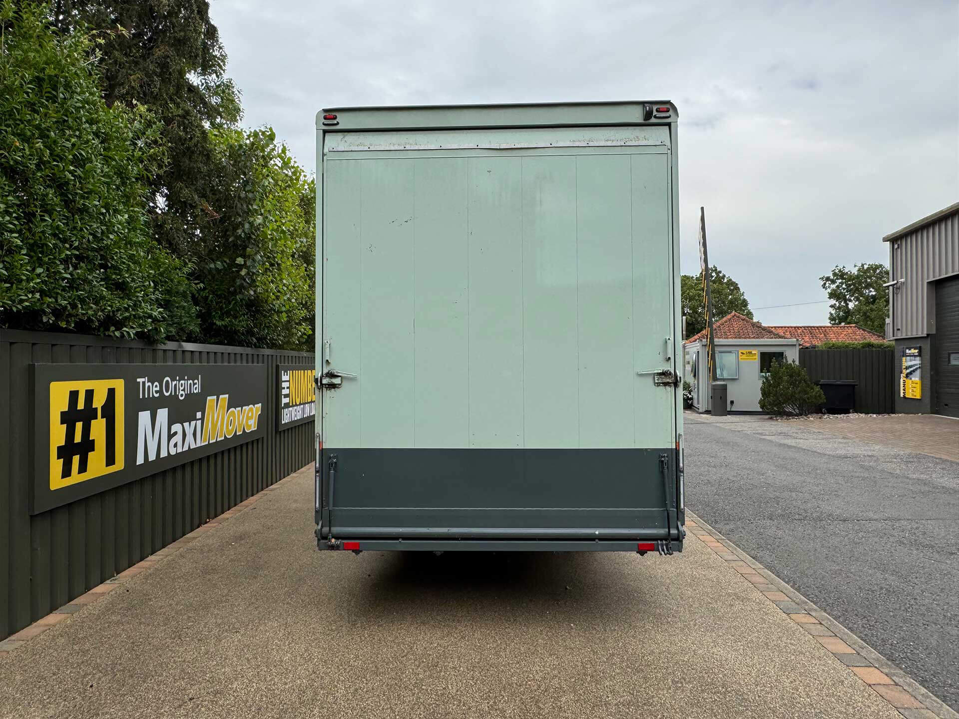 Maxi Mover Quality Used Mercedes HGV Car Transporter Van with Tail Lift.