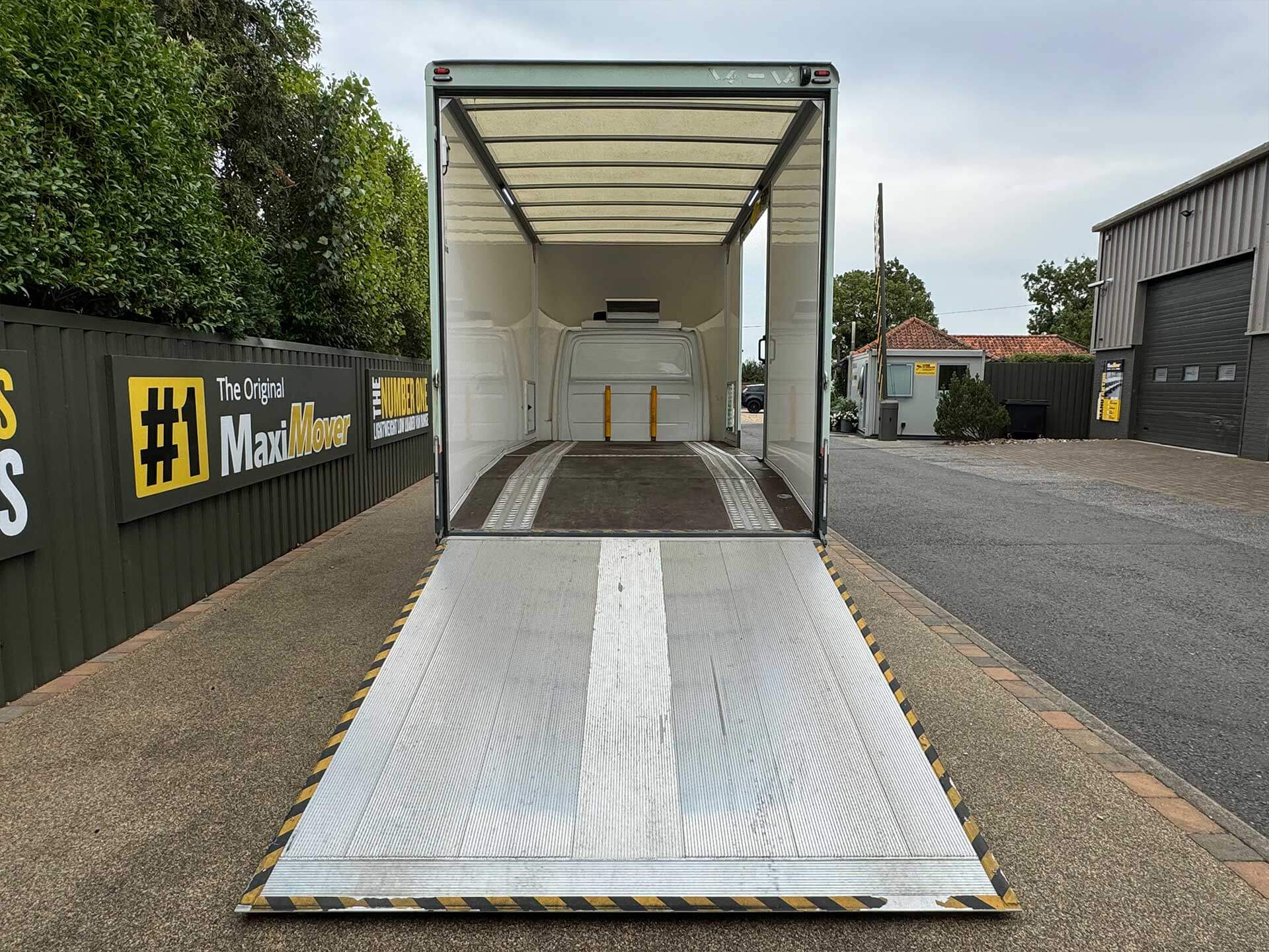 Maxi Mover Quality Used Mercedes HGV Car Transporter Van with Tail Lift.