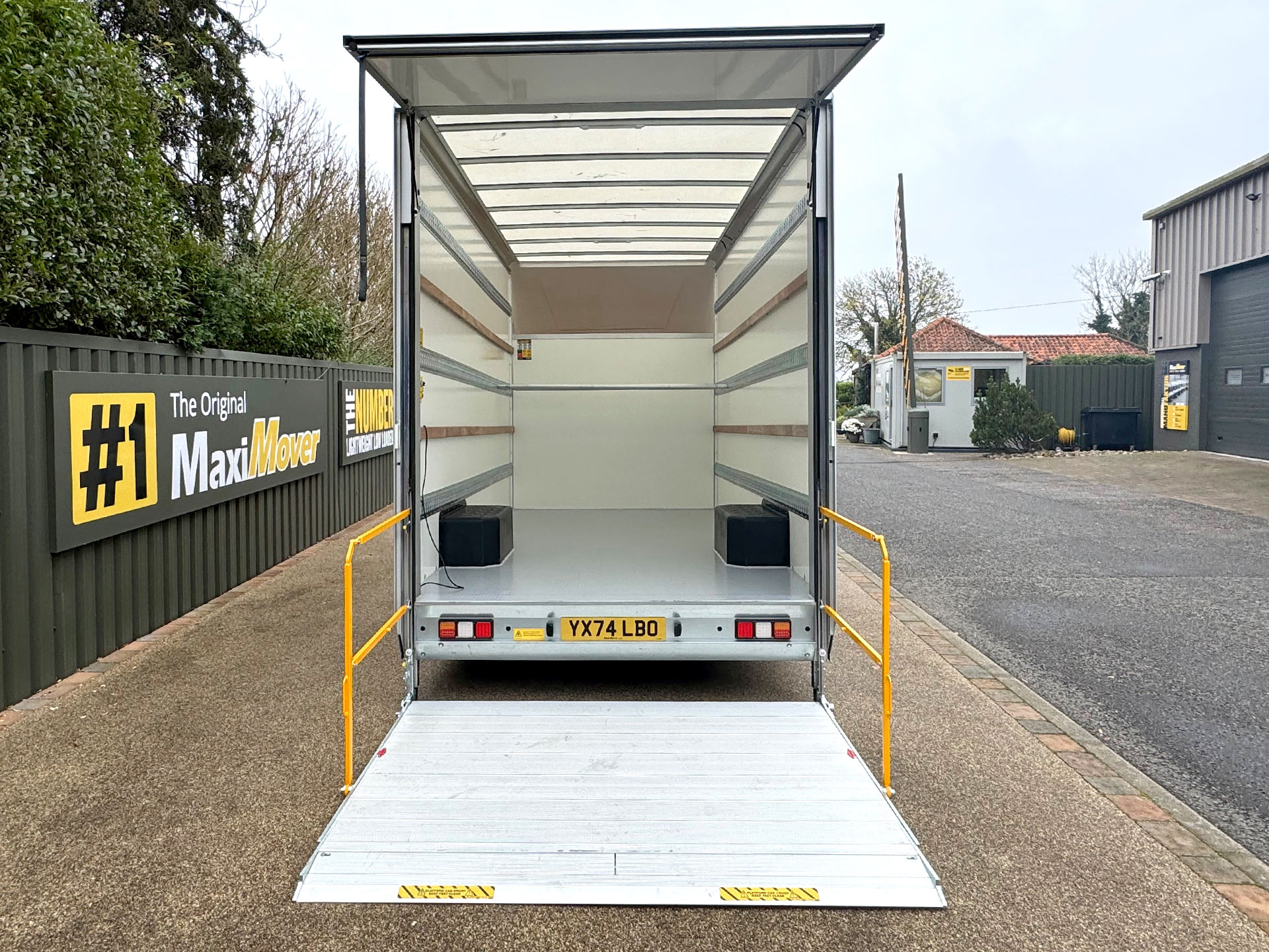 XL 4.5m Fiat Quality Used Low Loader Tali Lift Vans For Sale | Maxi Mover