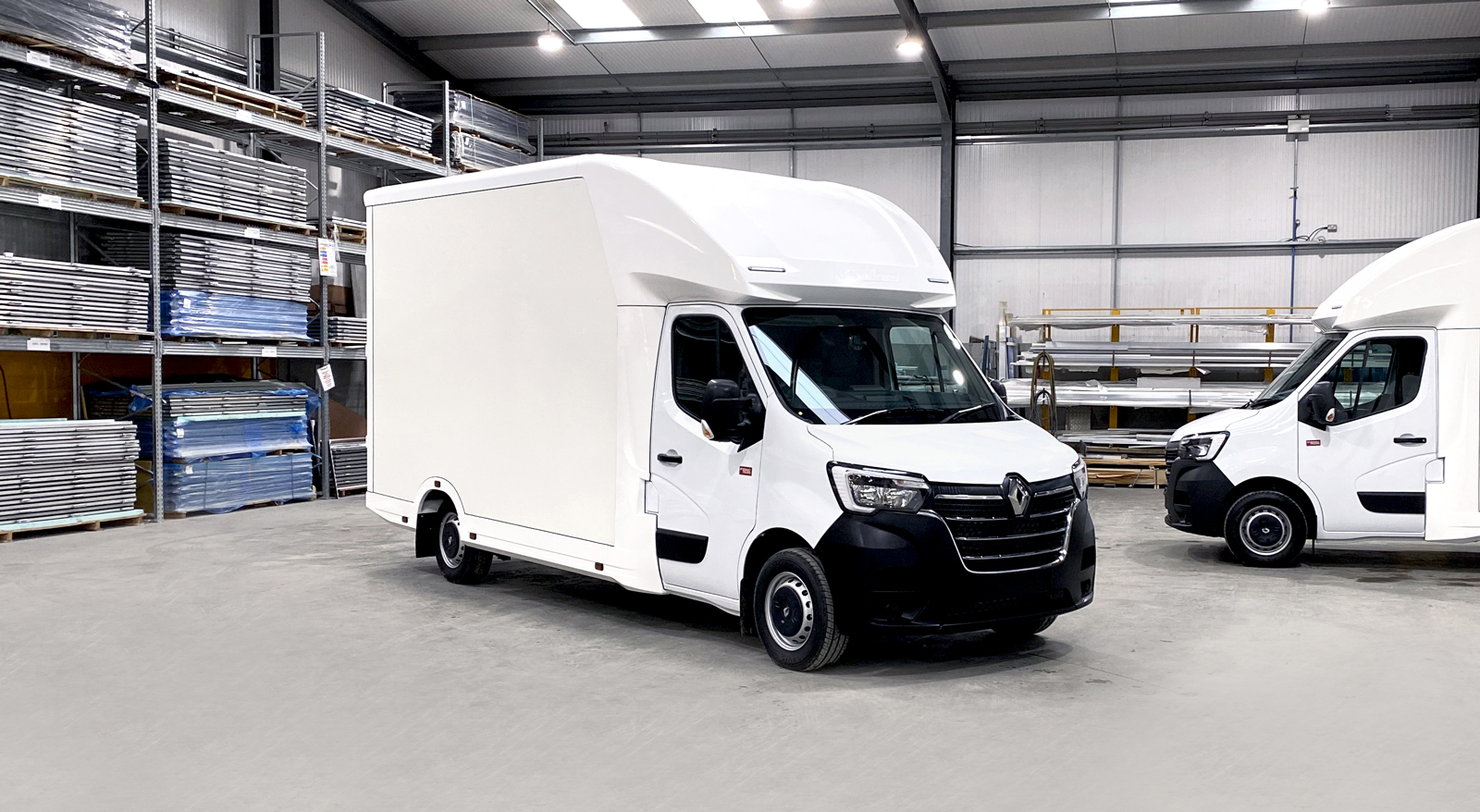 The Best Ultra Lightweight Low Floor Low Loader Luton Vans. | Maxi Mover
